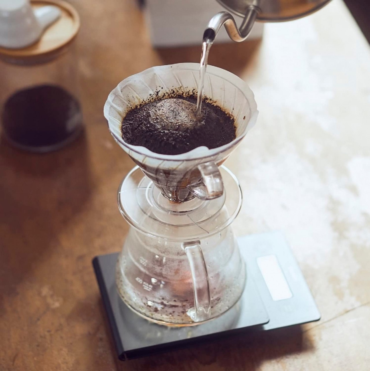 Getting Started with Hand Drip Coffee (3) Scale Edition: Hario V60 Drip Scale | STORY | CROWD ...